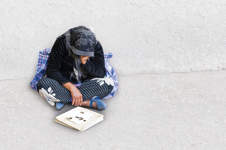 Should you give a panhandler money? | Broadview Magazine